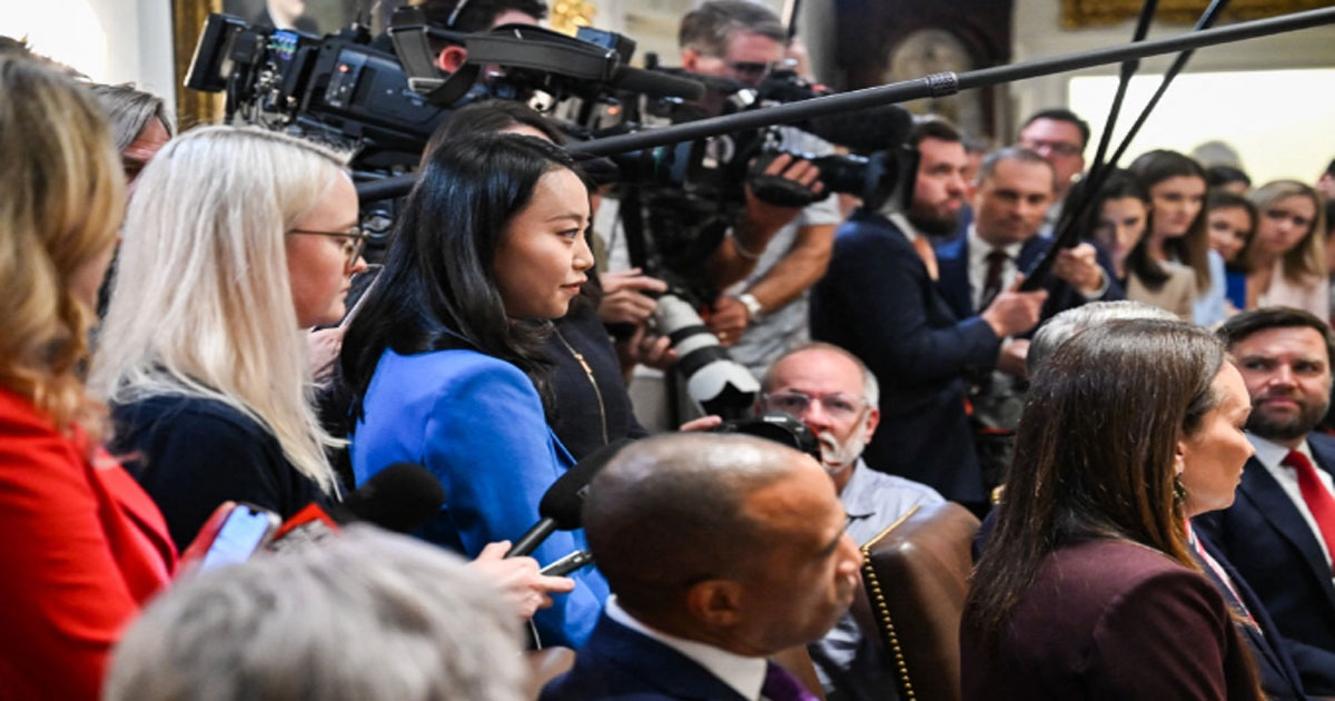 Dalam Rapat Kabinet Trump, Reporter NTD Menceritakan Kisahnya Saat ...